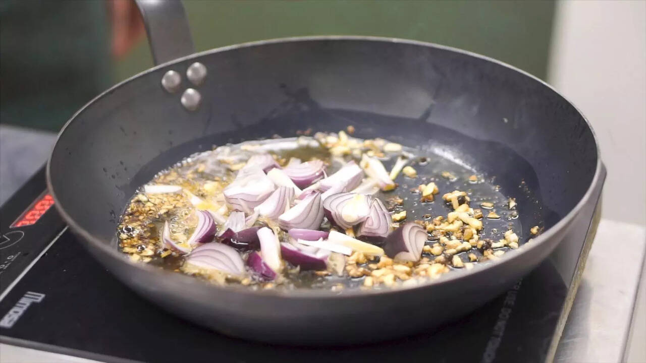 Say Goodbye To Burnt Onions: 5 Simple Tricks For Sautéing Like A Pro