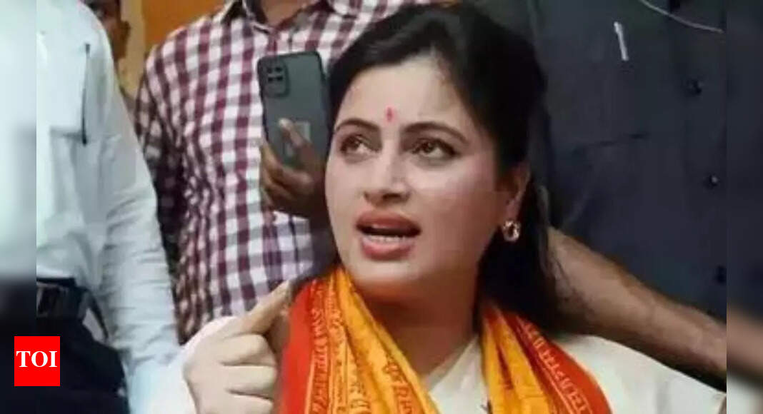 Amravati MP Navneet Rana receives death threat; files police complaint ...