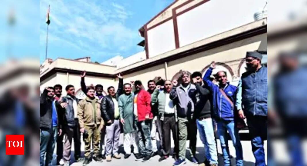 DMC Row: DMC Row: Sanitation Work in Doon Hit | Dehradun News - Times ...