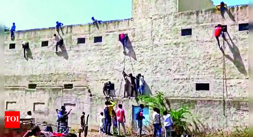 Exam: Exam in School: Chit Circus Outside Gurgaon, Board Exam Paper ...