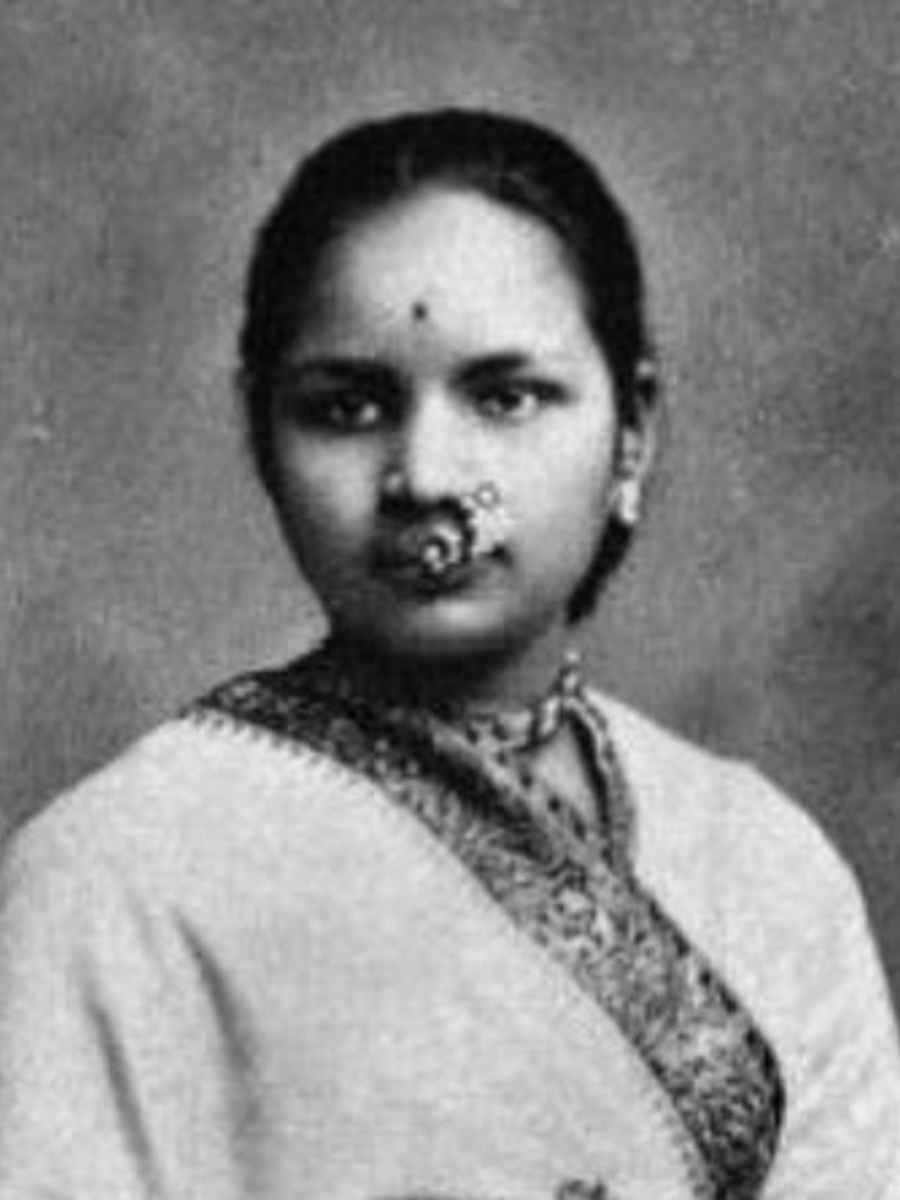 First Woman Doctor in India: Anandibai Joshi's Biography, Achievements ...