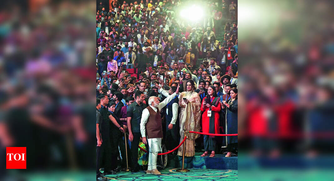 Modi: Modi announces Rs 100 price cut on LPG cylinder as Women's Day ...