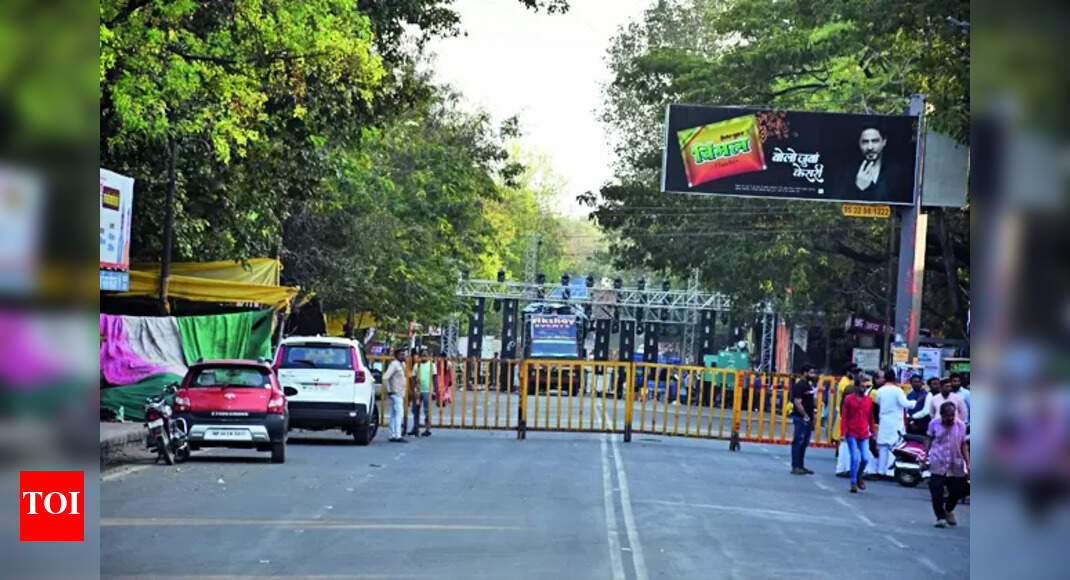 Road Blockade: Road blockade at 1100 Quarters causes inconvenience to ...