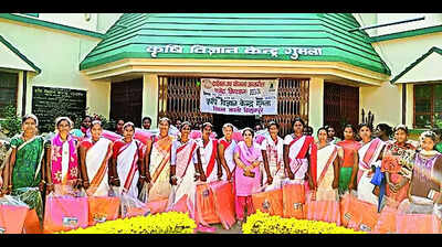 Gumla Women: Gumla Women Mark International Women's Day with KVK ...
