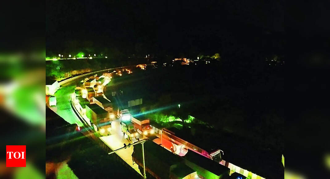 Long Weekend Rush: Long weekend rush causes massive traffic congestion ...