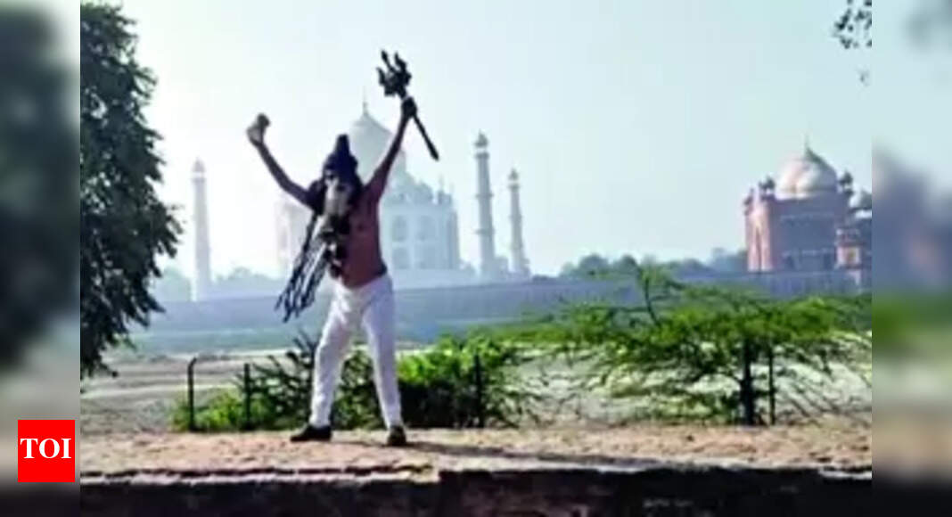 Taj Mahal: Right-wing outfit performs ‘jalabhishek’ of Taj Mahal | Agra ...