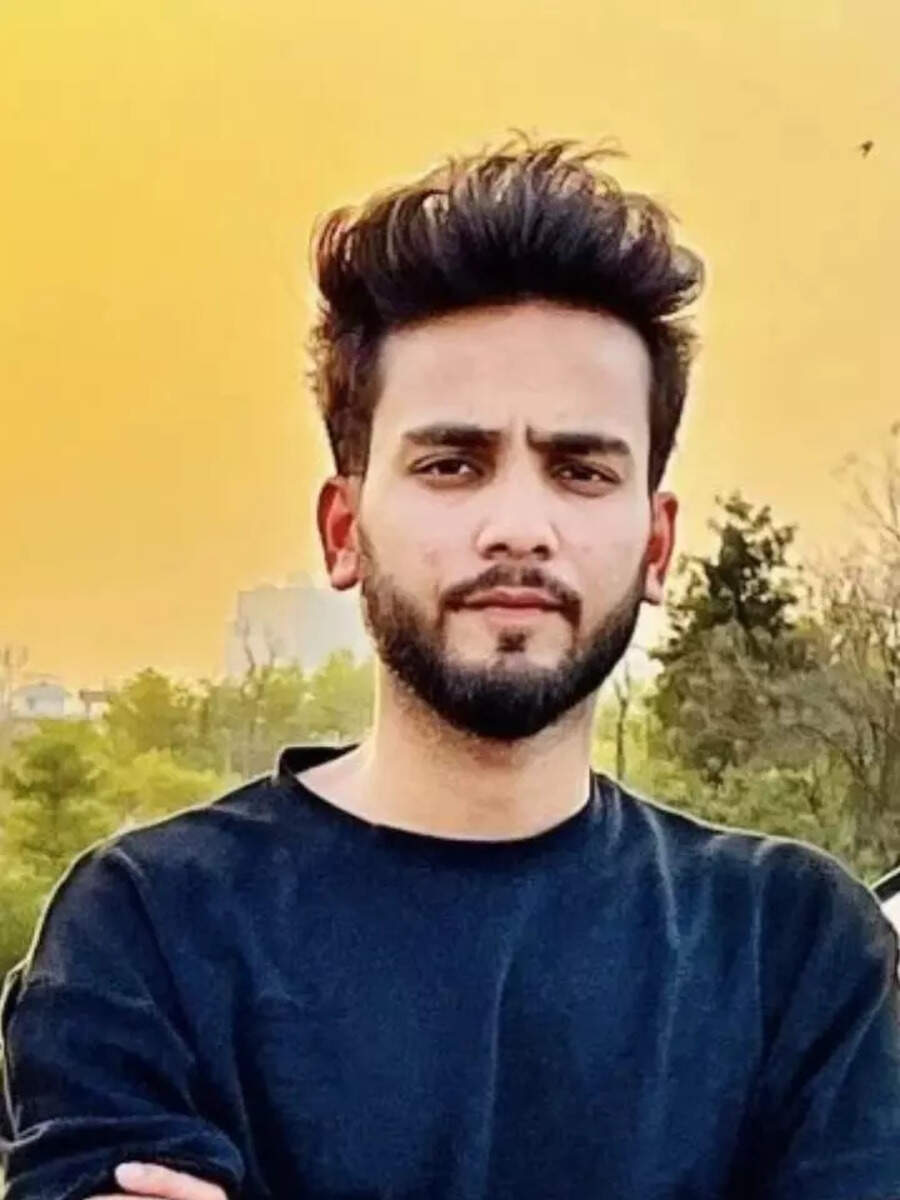 Elvish Yadav Beats YouTuber Maxtern Brutally. Know Entire Incident In 9 ...