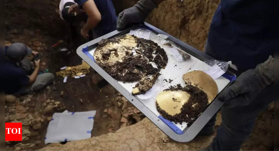 A 1,200-year-old tomb filled with gold treasures and human remains ...