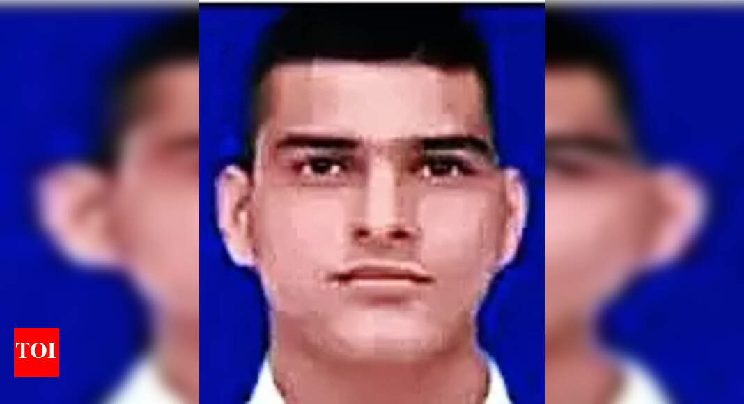 Missing Seaman: Father of Missing Seaman Meets Cops in Mumbai | Mumbai ...