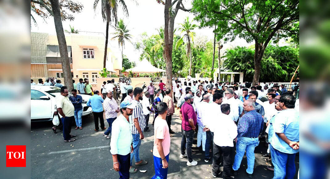 Congress Leader Vasu: Veteran Congress leader Vasu dies battling ...