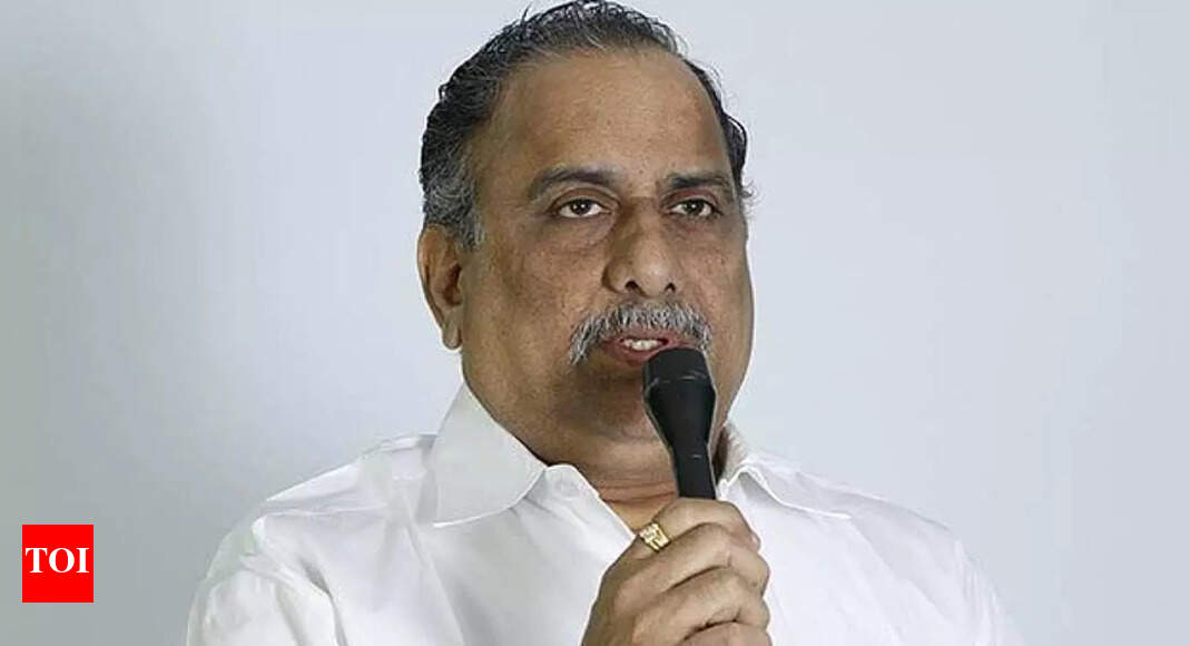 Former MP and Kapu leader Mudragada Padmanabham to join YSRCP | Vijayawada News - The Times of India