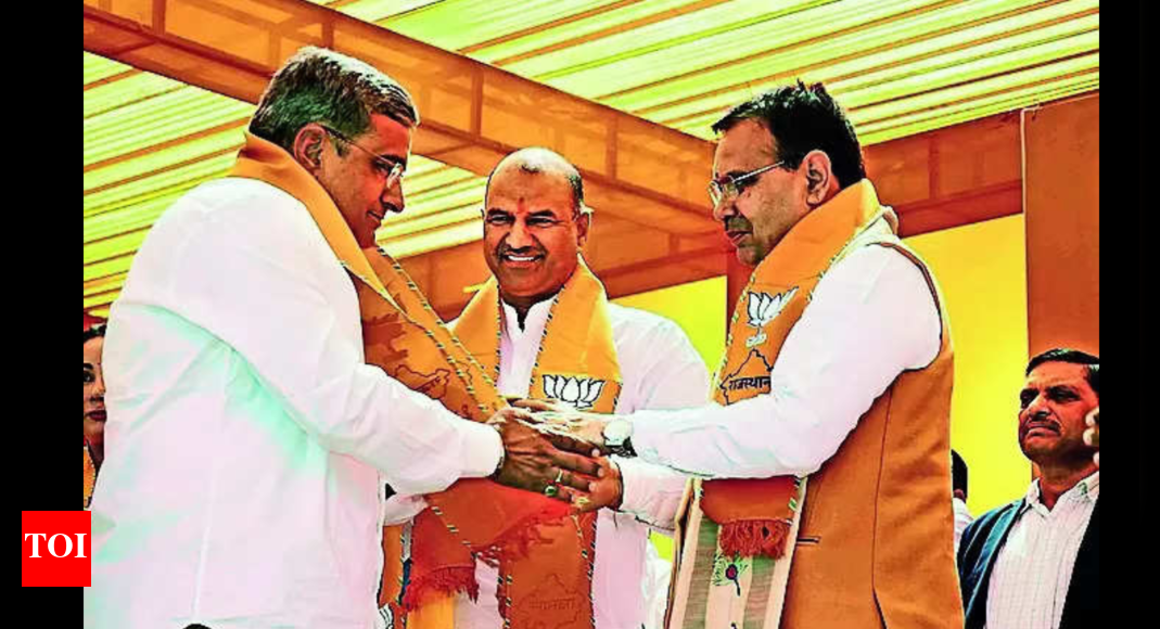 In Rajasthan, 25 Congress leaders, including two ex-ministers & 3 ex-MLAs, join BJP | Jaipur ...