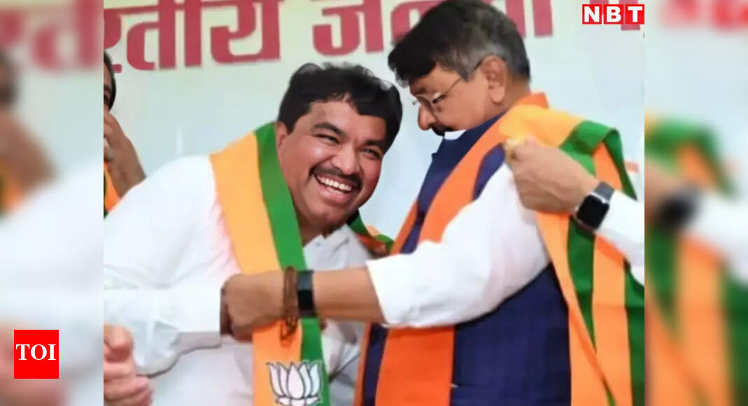 Video of Vijayvargiya's friendly exchange with Sanjay Shukla goes viral ...