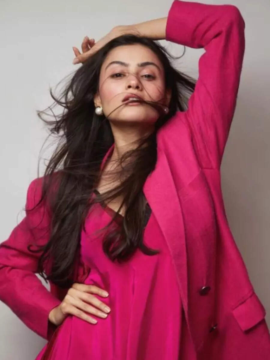 Classy looks of Janki Bodiwala | Times of India