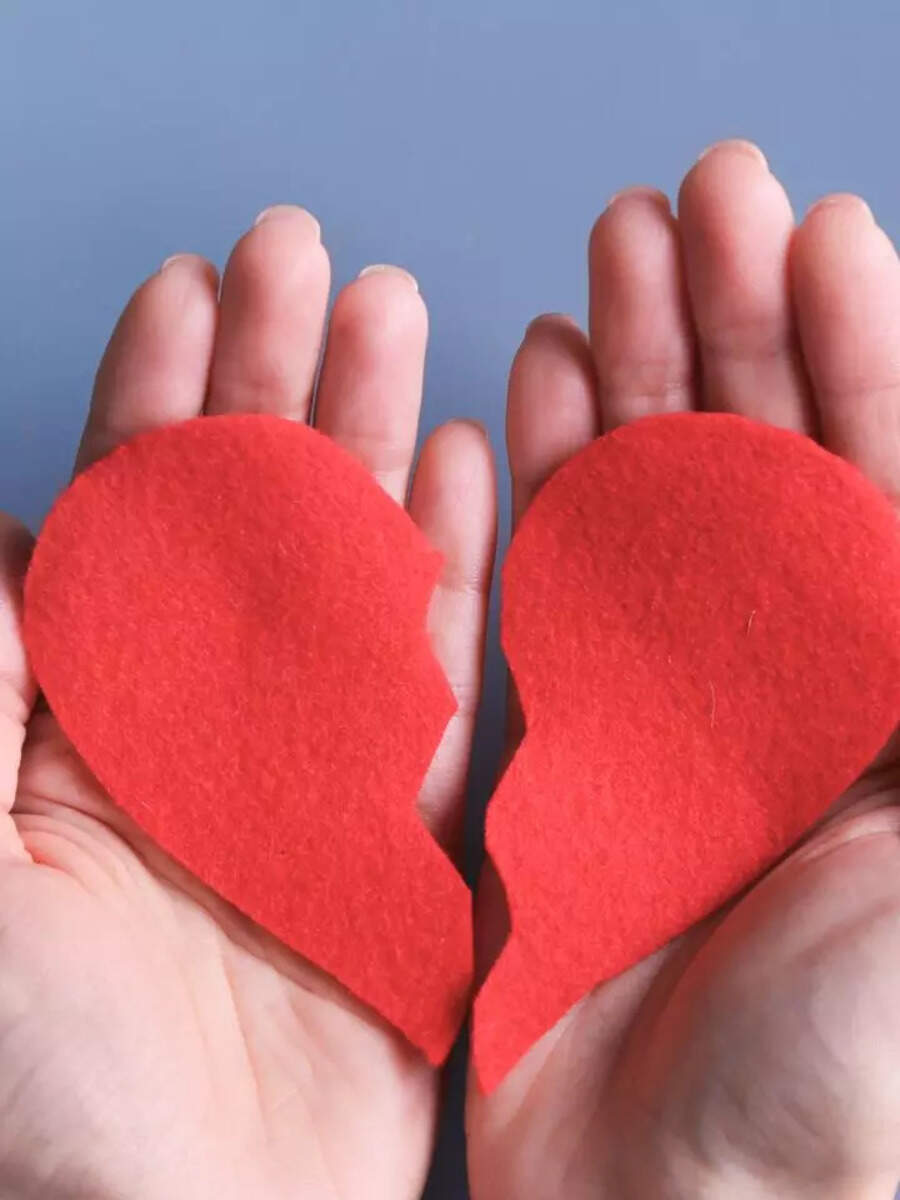 10 signs a relationship is doomed | Times of India