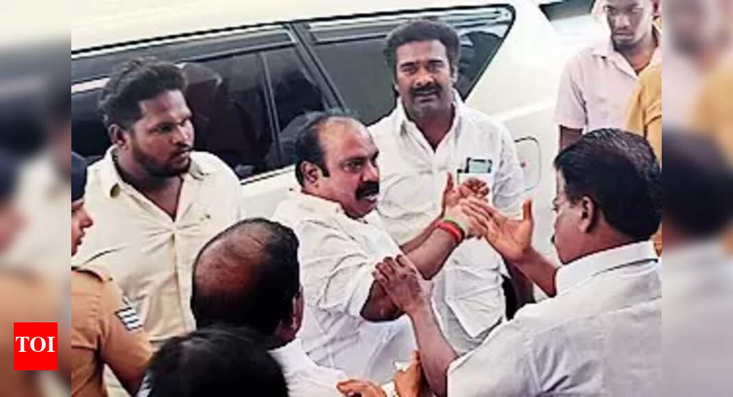 DMK Councillor: DMK councillor resigns over neglect of ward in Trichy ...