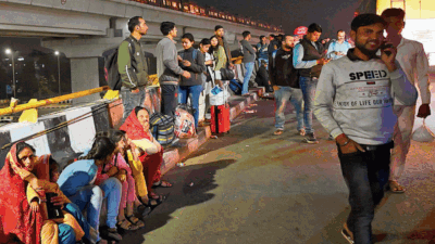 WTH! An interstate bus stop on 8-lane flyover in Delhi | Delhi News ...