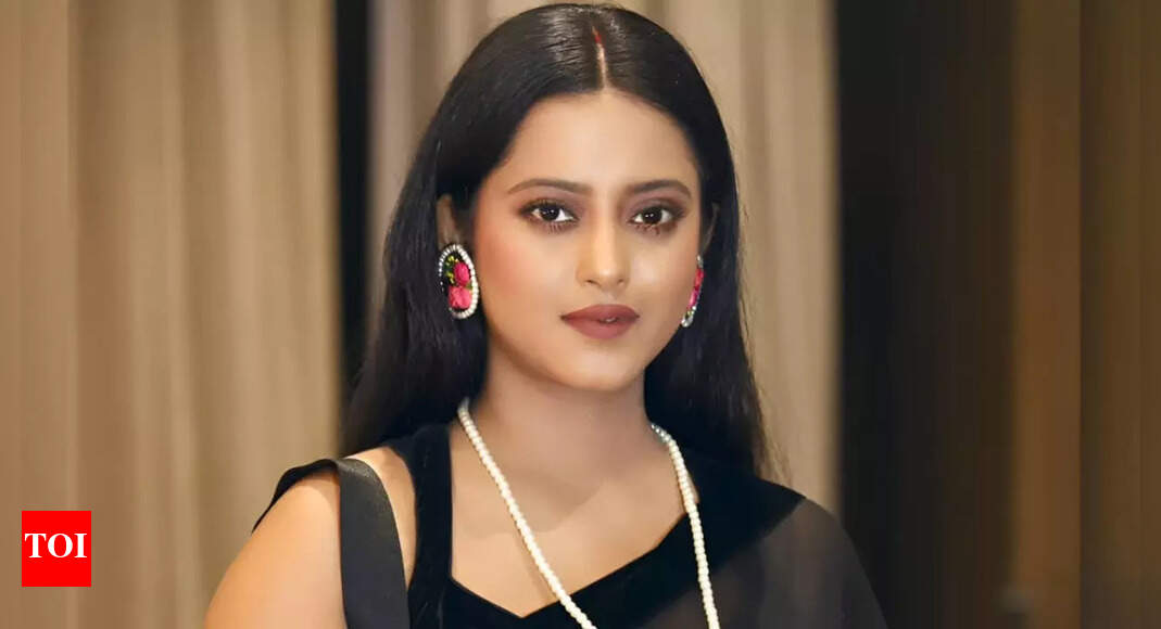 Actress Shruti Das takes a stroll down memory lane; pays an impromptu visit to her school in her ...