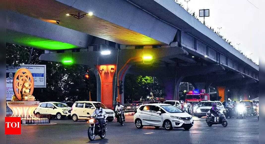 Vadodara Municipal Corporation: VMC Traffic Chaos on Vadodara's Longest ...