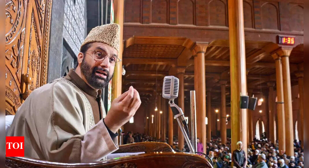 Mirwaiz Umar Farooq appeals for release of political prisoners | India ...