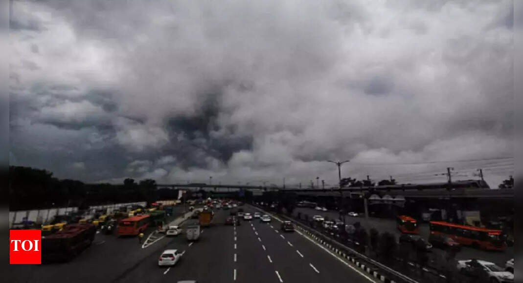 Delhi records minimum temperature of 11.9 degree Celsius, IMD predicts cloudy skies today ...