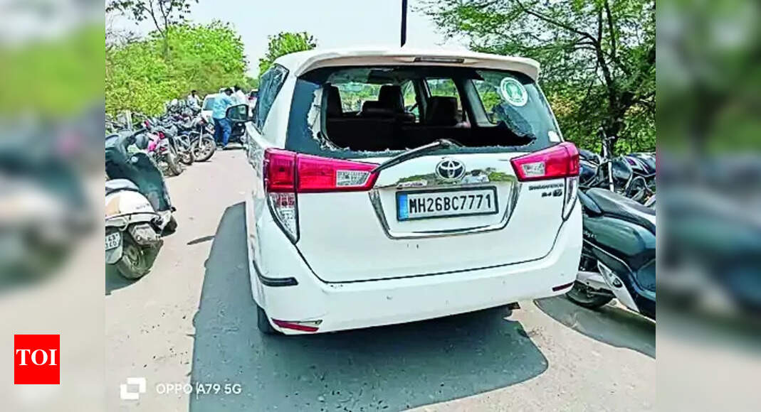 Shiv Sena MLA Balaji Kalyankar: Stone-Pelting Incident: Man Booked for ... Shiv Sena MLA Balaji Kalyankar: Stone-Pelting Incident: Man Booked for ...