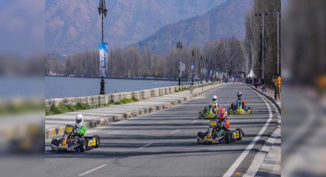 In a first, Srinagar hosts Formula-4 race show along the scenic Dal Lake | TimesTravel