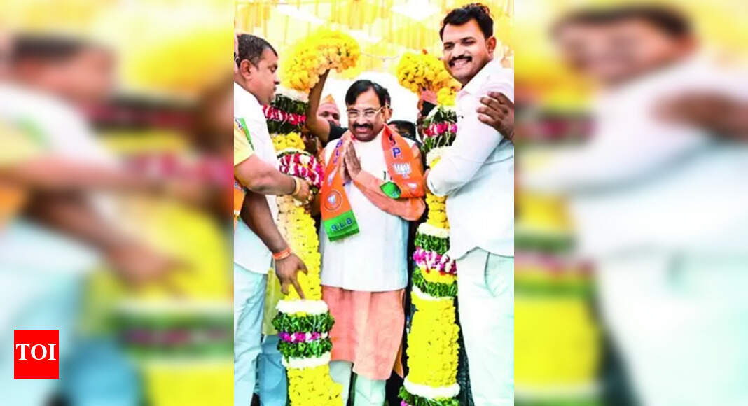 Maharashtra Forest Minister Sudhir Mungantiwar: Sudhir Mungantiwar Vows ...