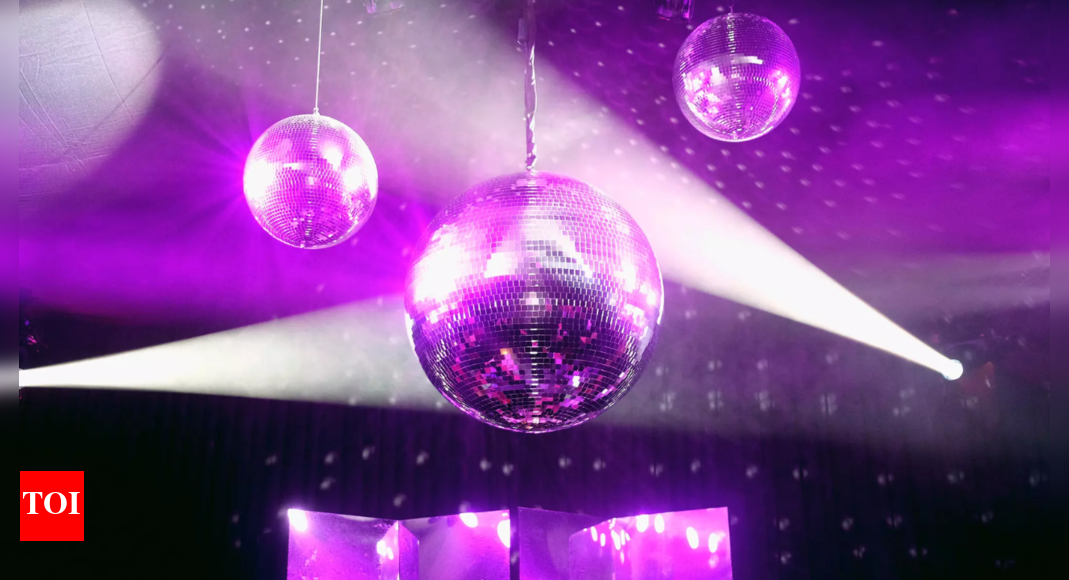 Gurgaon Club Brawl: Gurgaon club dance floor spat: 5 beat up man on his ...