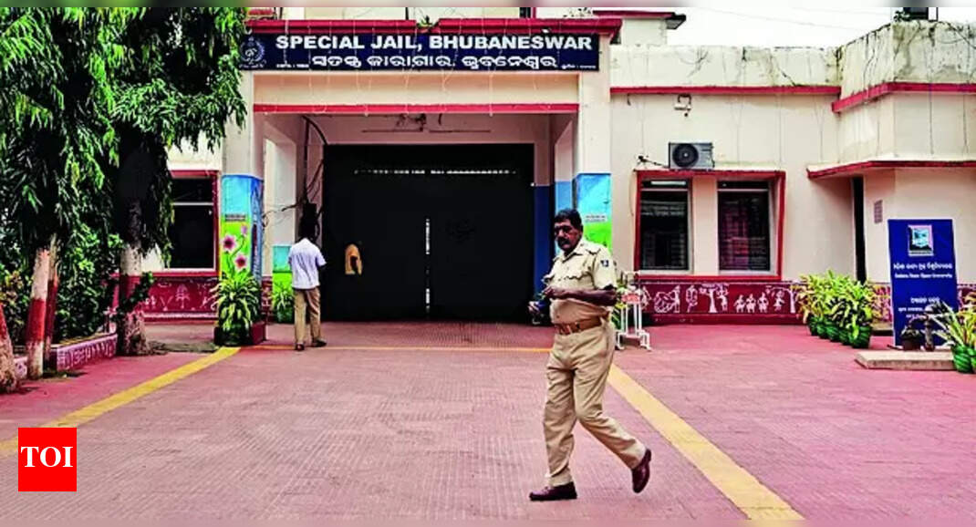 Bhubaneswar Cops: Cops Keep Eye On Jail Inmates To Prevent Disruption ...