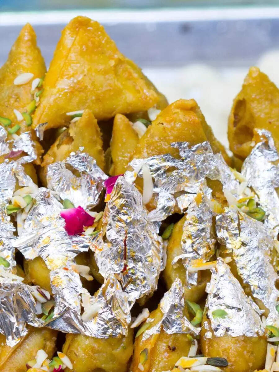 Meetha Samosa Recipes: How to make canteen-style Meetha Samosa at home ...