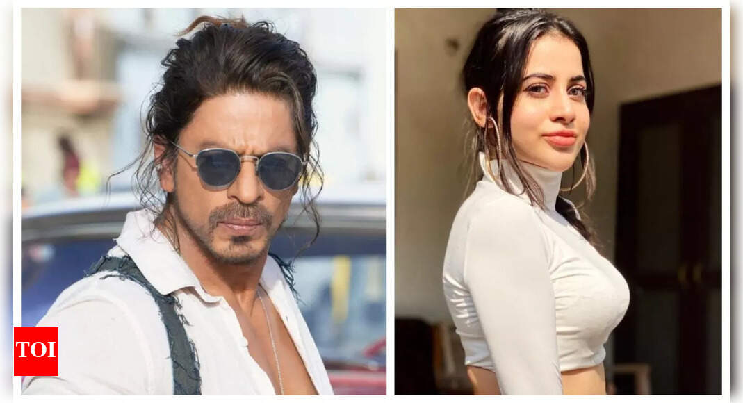 Was Shah Rukh Khan really captured posing with Urfi Javed for a selfie ...