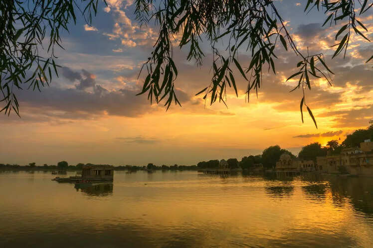 Kashmir Lakes: 8 Kashmiri lakes that should top your summer trip list ...