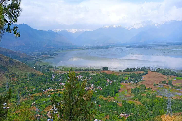 Kashmir Lakes: 8 Kashmiri lakes that should top your summer trip list ...