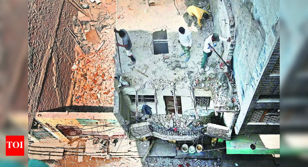 Building Collapse: Building Comes Crashing Down, Leaves Two Dead ...