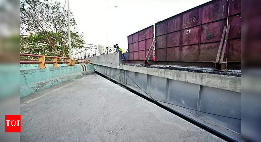 Andheri Bridge Sections: Andheri Bridge Sections To Be Lifted, Fused ...