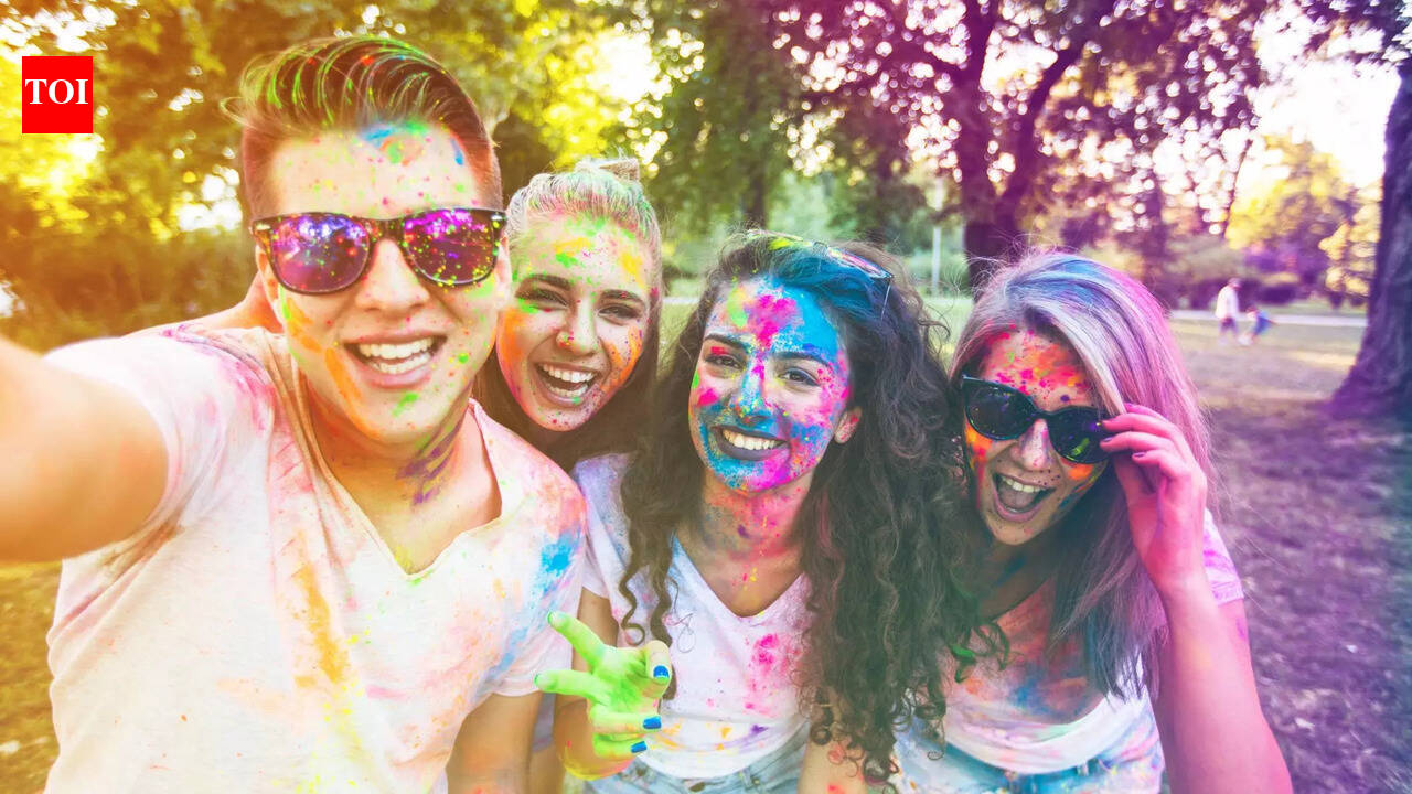 75+ Happy Holi Messages, Greetings, Wishes and Quotes for 2026 - The ...