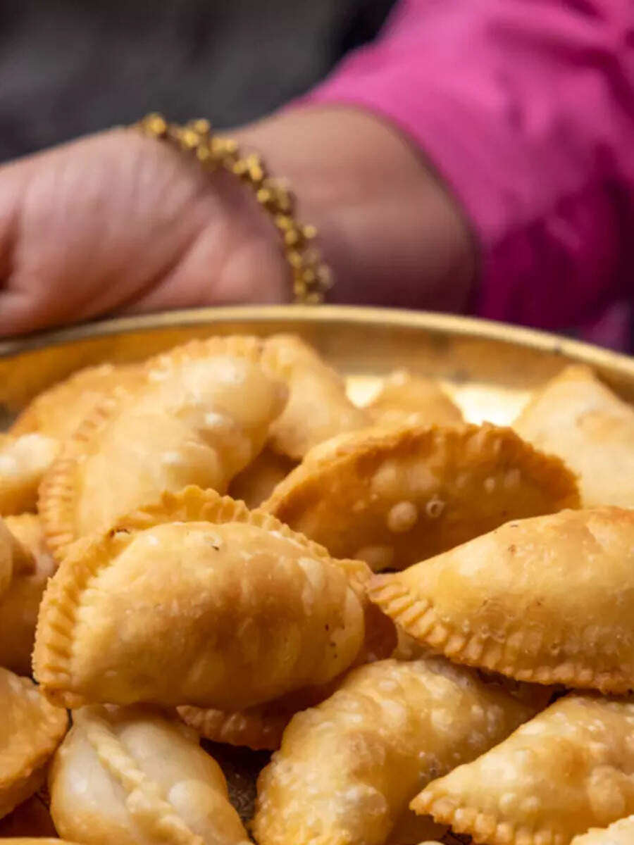 Gujiya Recipes: Holi 2024: How to make traditional Mawa Gujiya at home ...