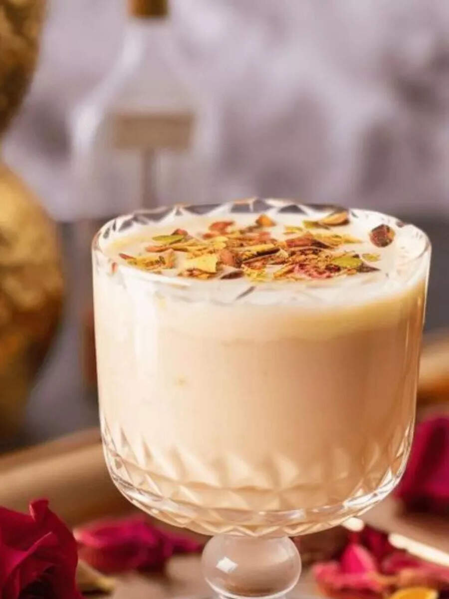 Cocktail Recipe: Celebrate A Boozy Holi With Special Thandai Cocktail ...