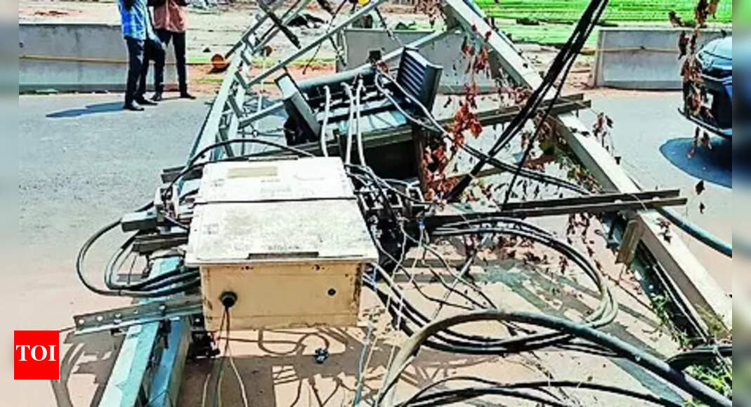 Transformer: Narrow Escape For Commuters As Transformer Falls On Road ...