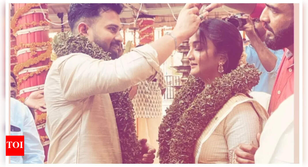Actress Surabhi Santhosh ties the knot with Pranav Chandran | - Times of India
