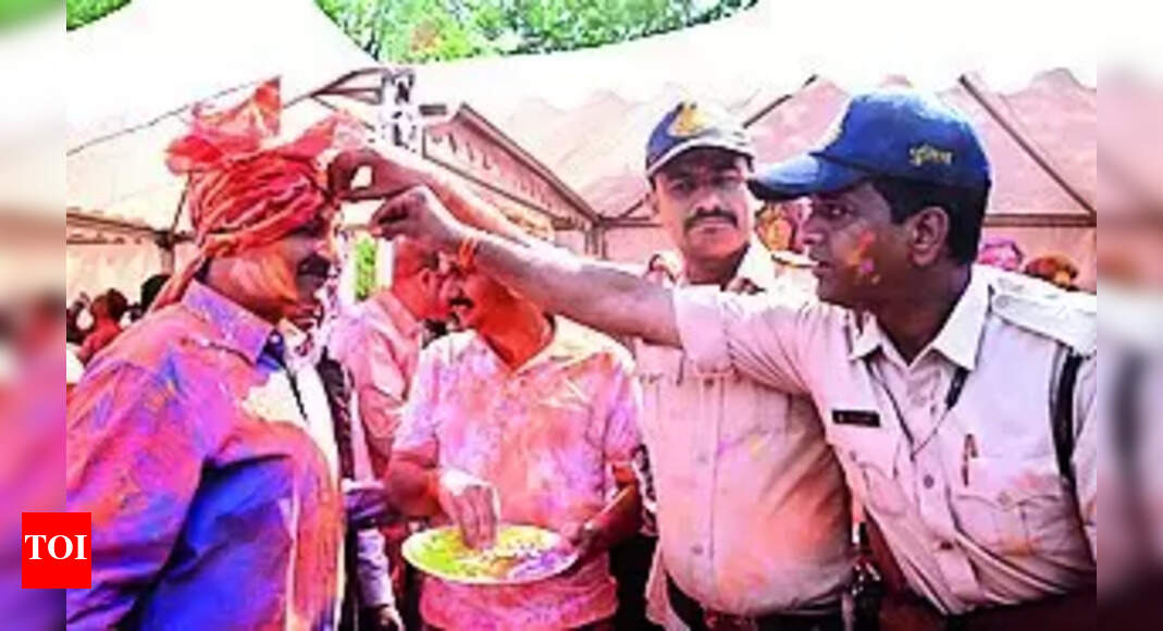 Holi Milan Ceremony: Cops Celebrate Holi At Police Lines | Bhopal News ...