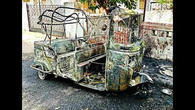 Three Men Attack Driver, Torch His Autorickshaw | Ahmedabad News - The ...