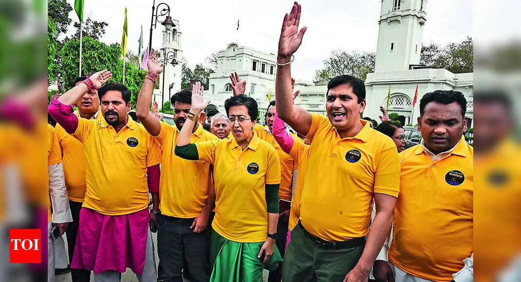 Kejriwal: Yet Another Face-off: Protests By Aap, Bjp Disrupt Special ...