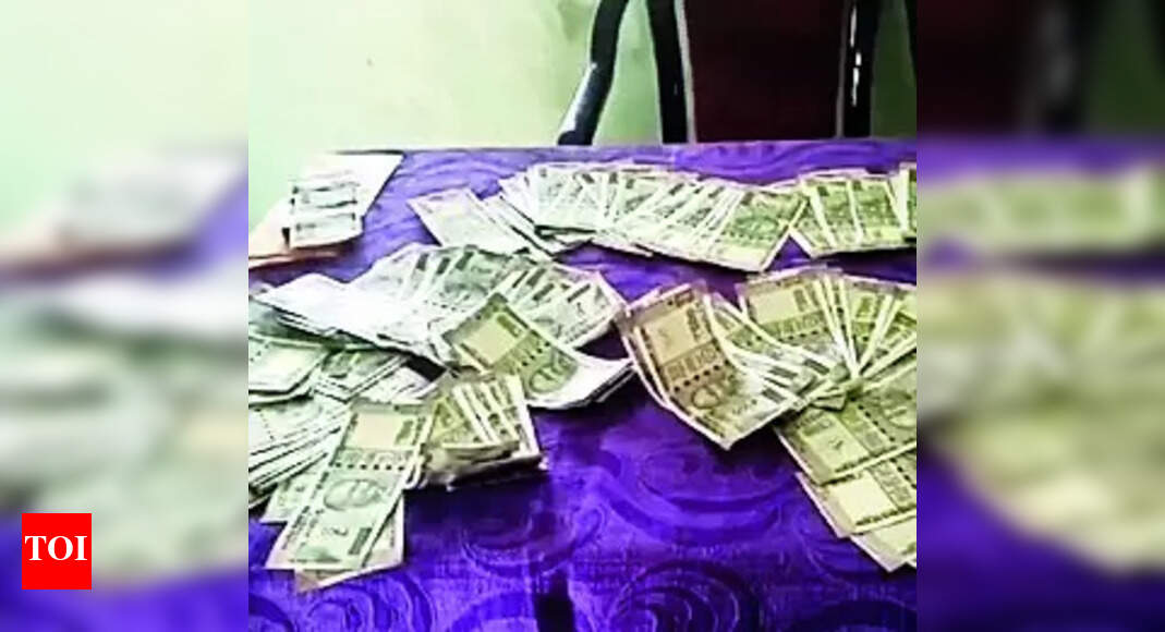 Fake Currency Notes: 2 Held With Fake Currency Notes | Bhubaneswar News ...