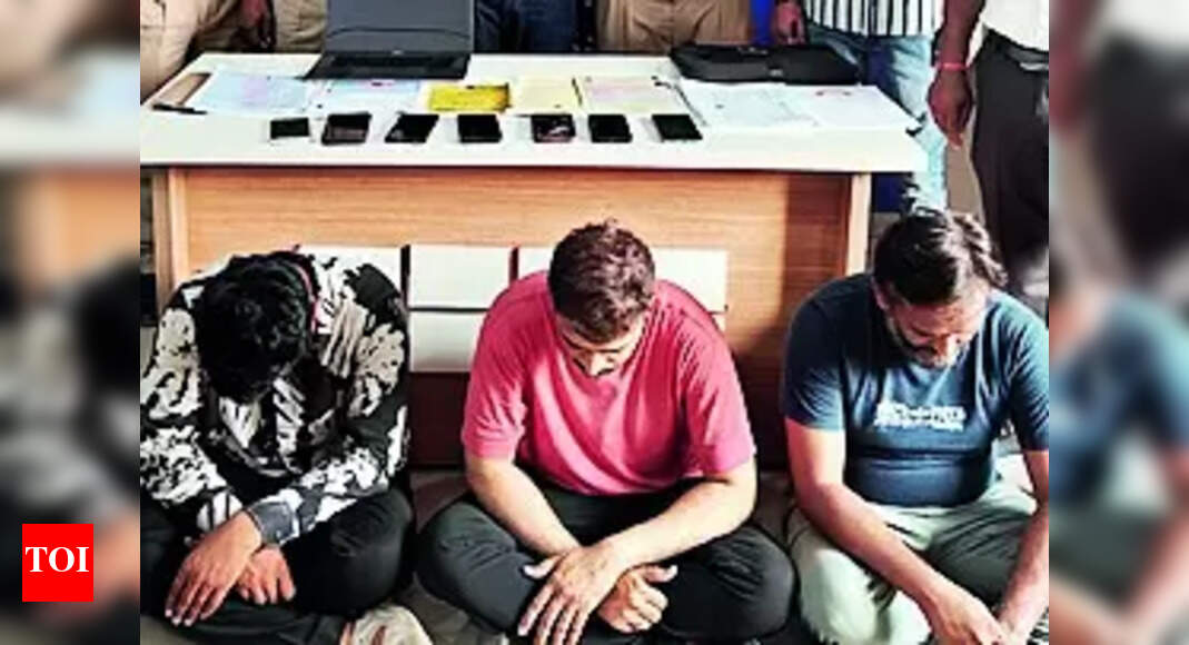 Marksheet Racket: Fake Marksheet Racket Busted, 3 Held | Surat News ...