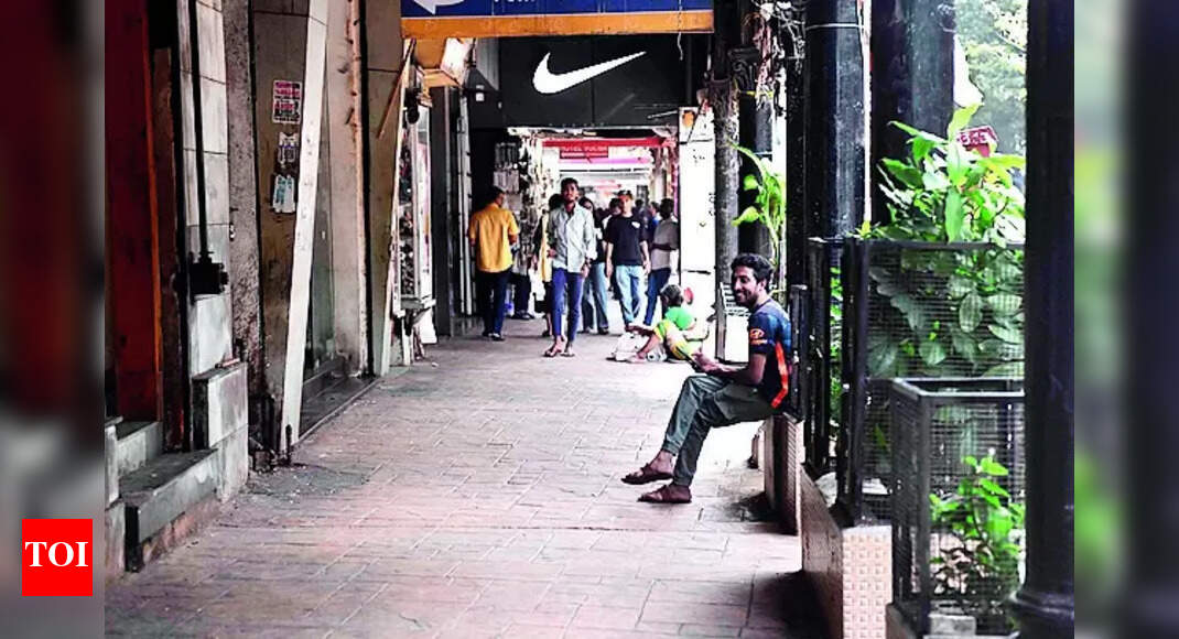 Modi Visit: Modi Visit Clears Colaba Footpath For A Few Hrs | Mumbai ...