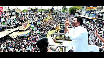 Jagan Mohan Reddy: Jagan’s Yatra Gets Rousing Welcome At Kadiri; Two Tdp Leaders Join Ysrcp ...
