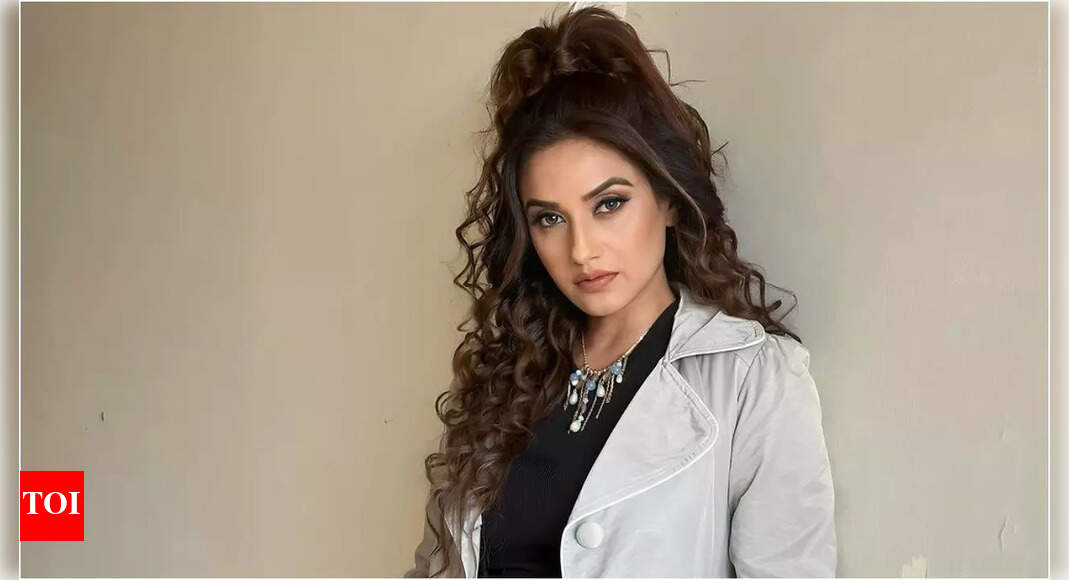 Rati Pandey reacts to legal burdens faced by Bhojpuri film 'Rang De ...