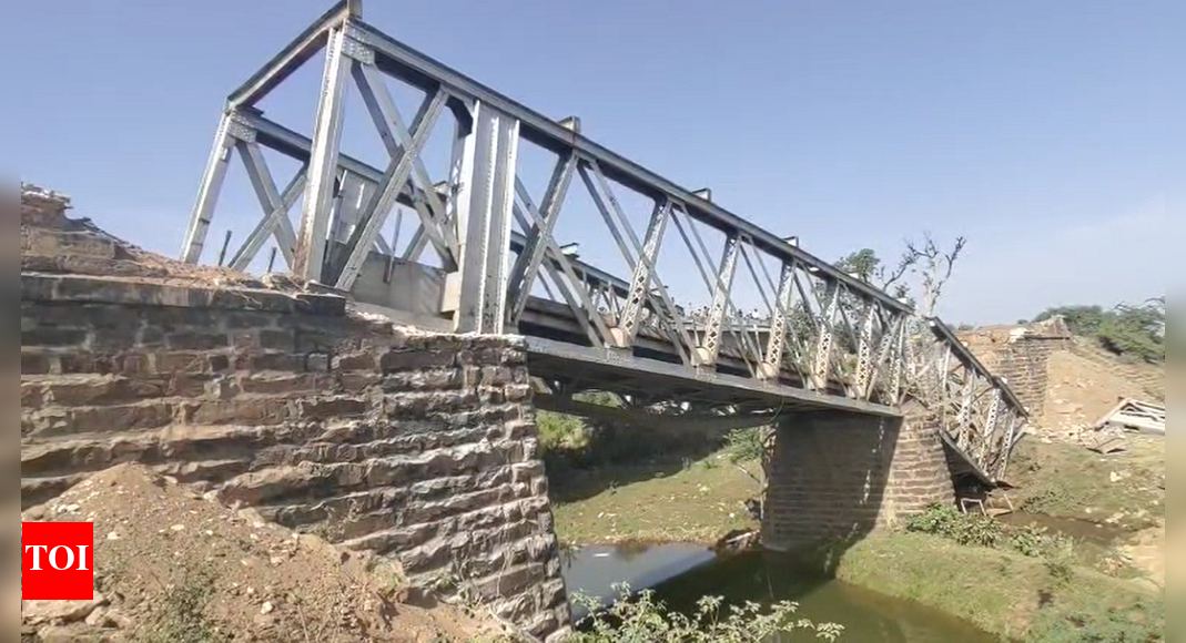 5 labourers injured as rail bridge collapses during dismantling in MP's ...